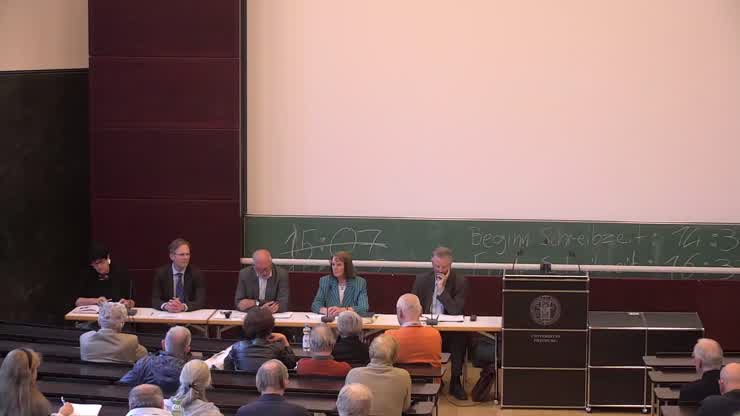 Podiumsdiskussion: Modell oder Bürde?